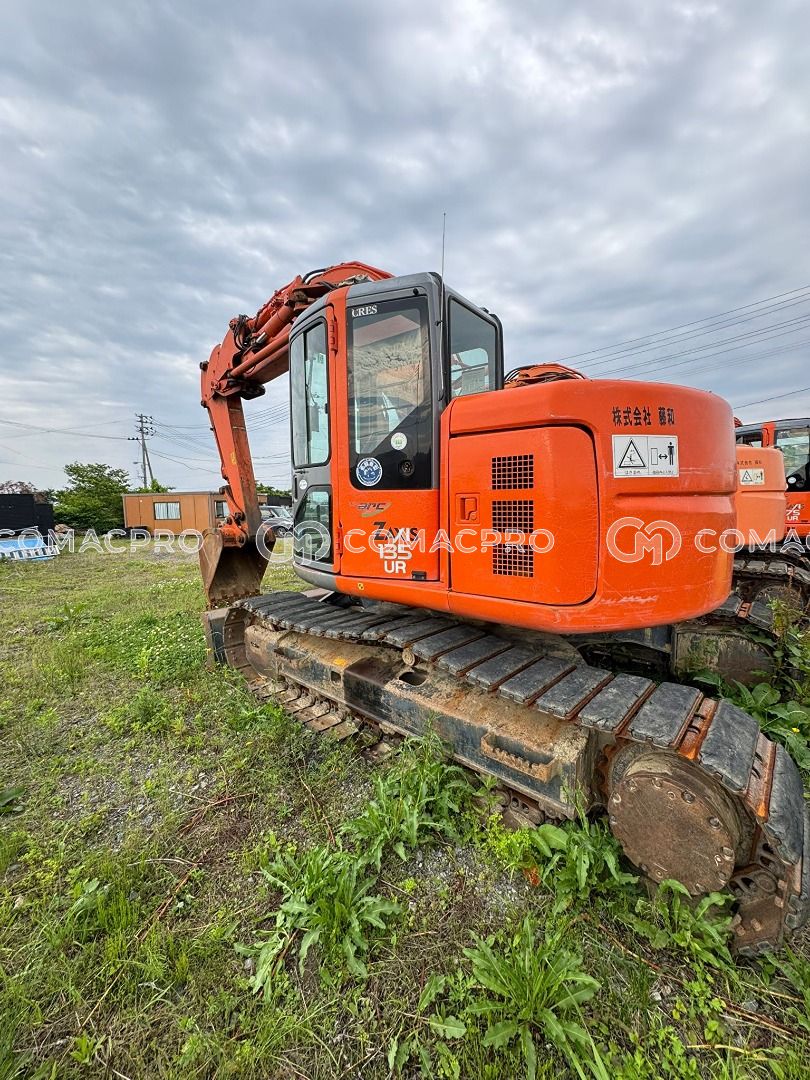 Máy xúc bánh xích HITACHI ZX135UR - CoMacPro